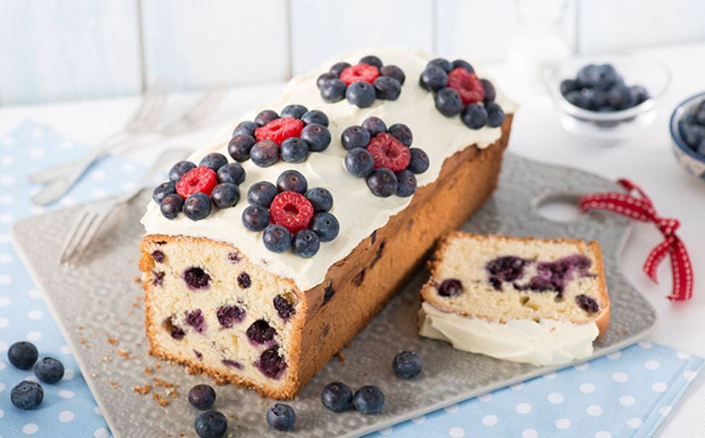 Blueberry Flower Cake | Bake With Stork