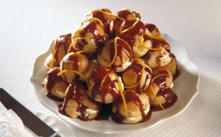 Profiteroles With Chocolate Sauce | Bake With Stork