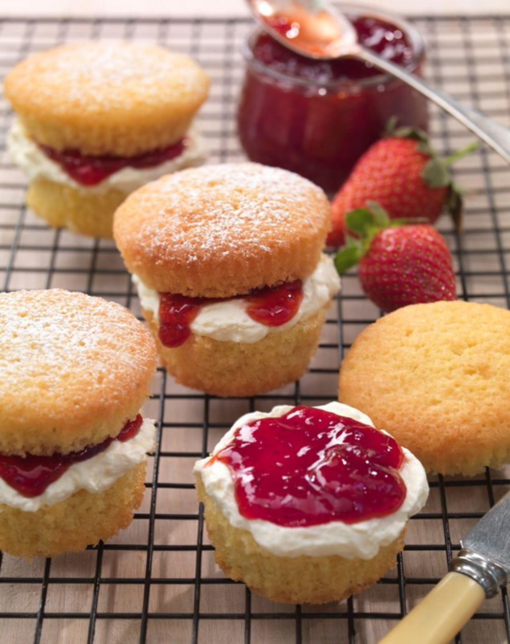 Mini Elizabeth Sponge Cakes | Bake With Stork